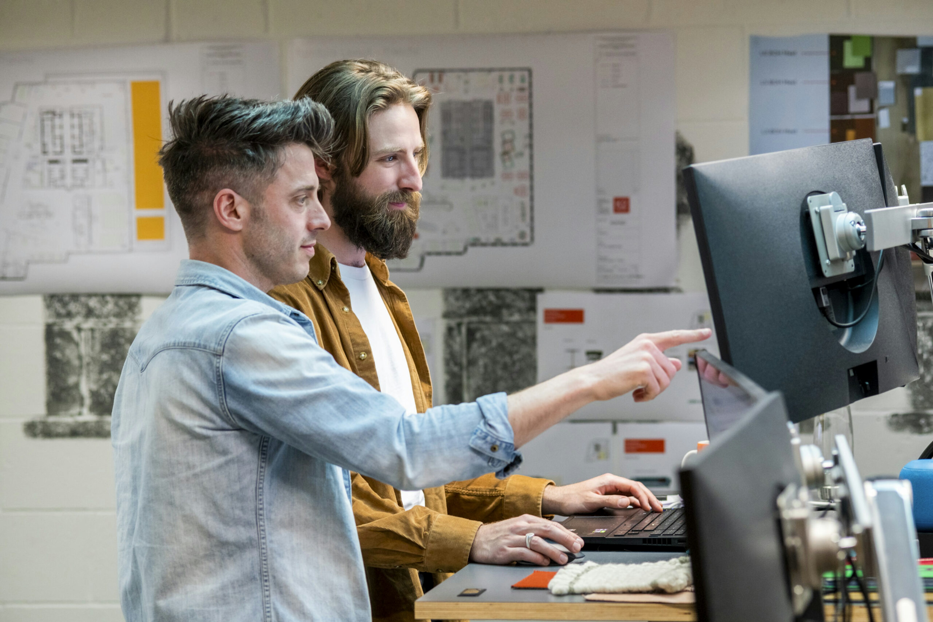 Hybrid Workspaces: Essential Insights for 2025