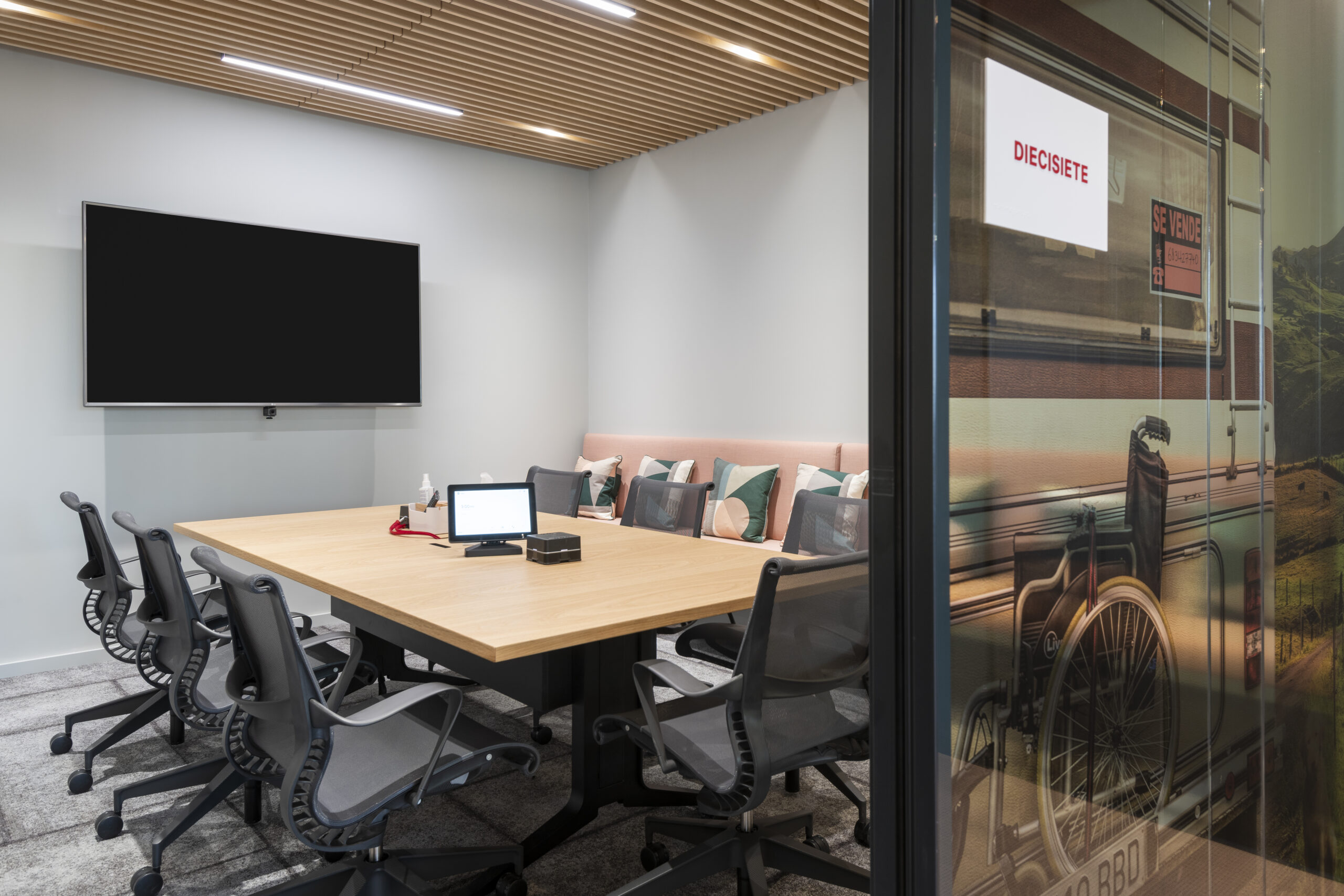 High tech office furniture store