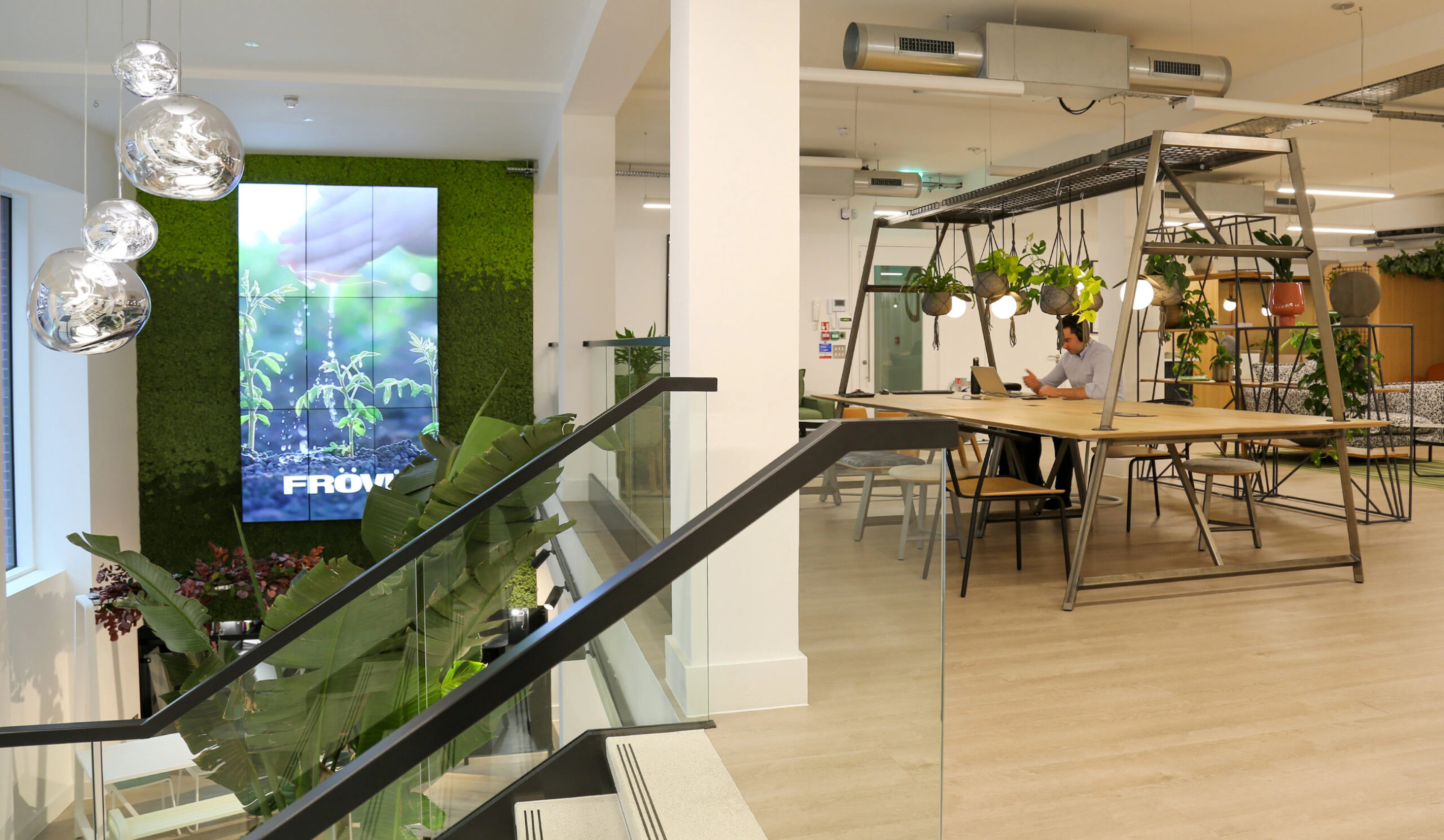 Frövi Office Furniture Dealer in London - K2 Space